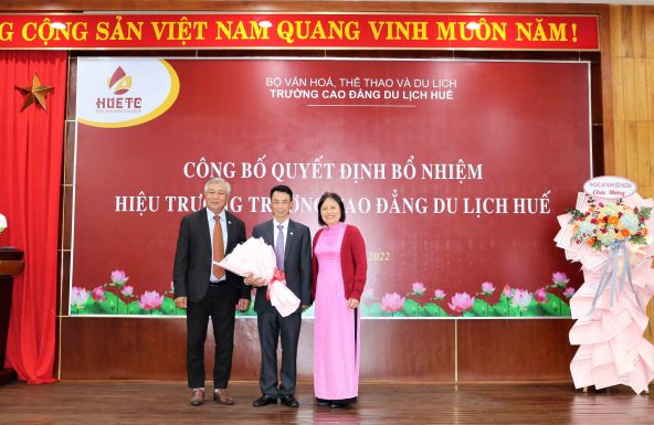 Công bố Quyết định bổ nhiệm chức vụ Hiệu trưởng trường Cao đẳng Du lịch ...